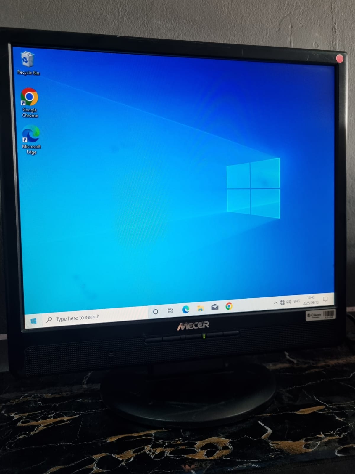 Mecer standard (TJ899) Monitor(pre Owned) - Instore